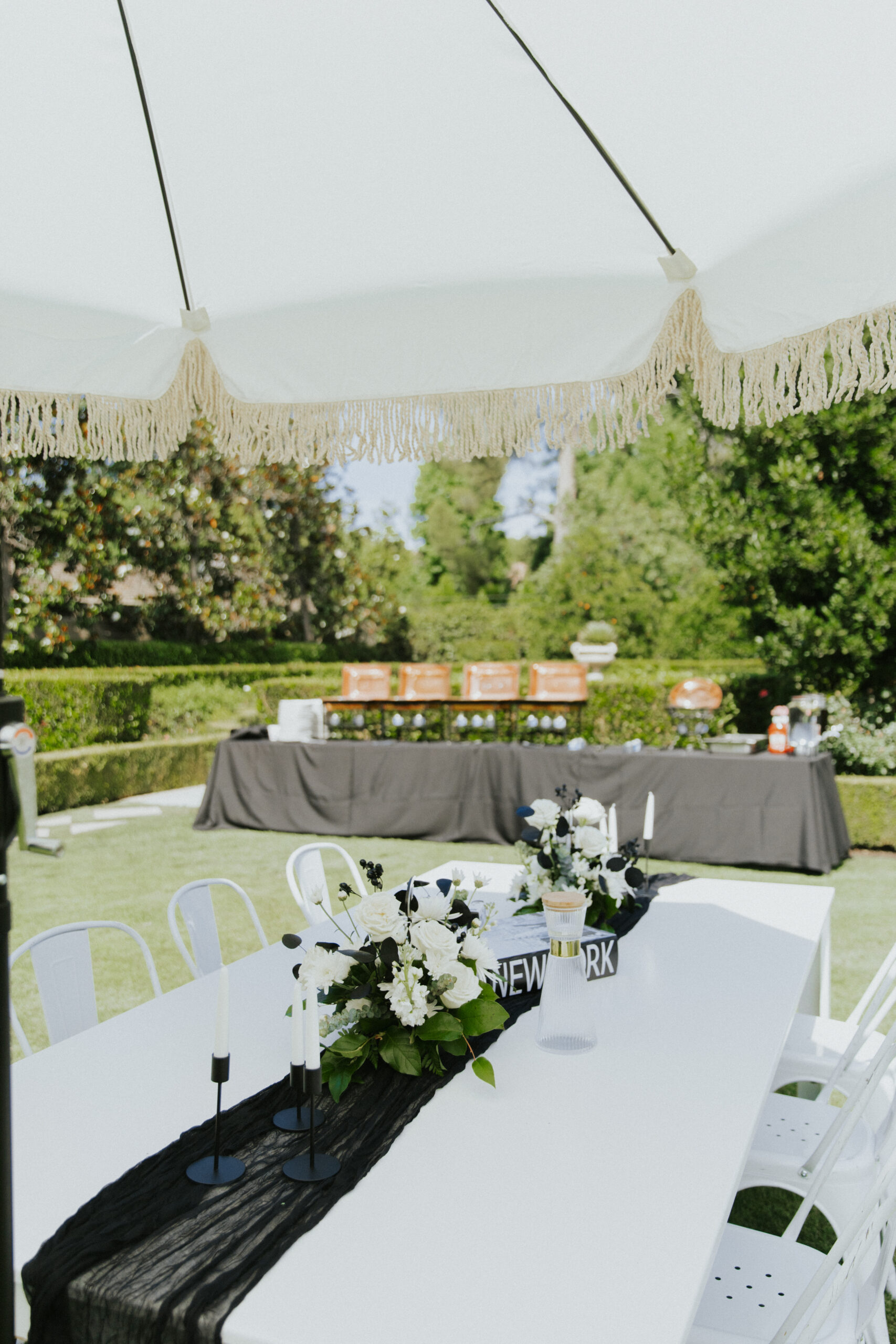 Black and White Bridgerton Inspired Graduation Party | easyylivin.com