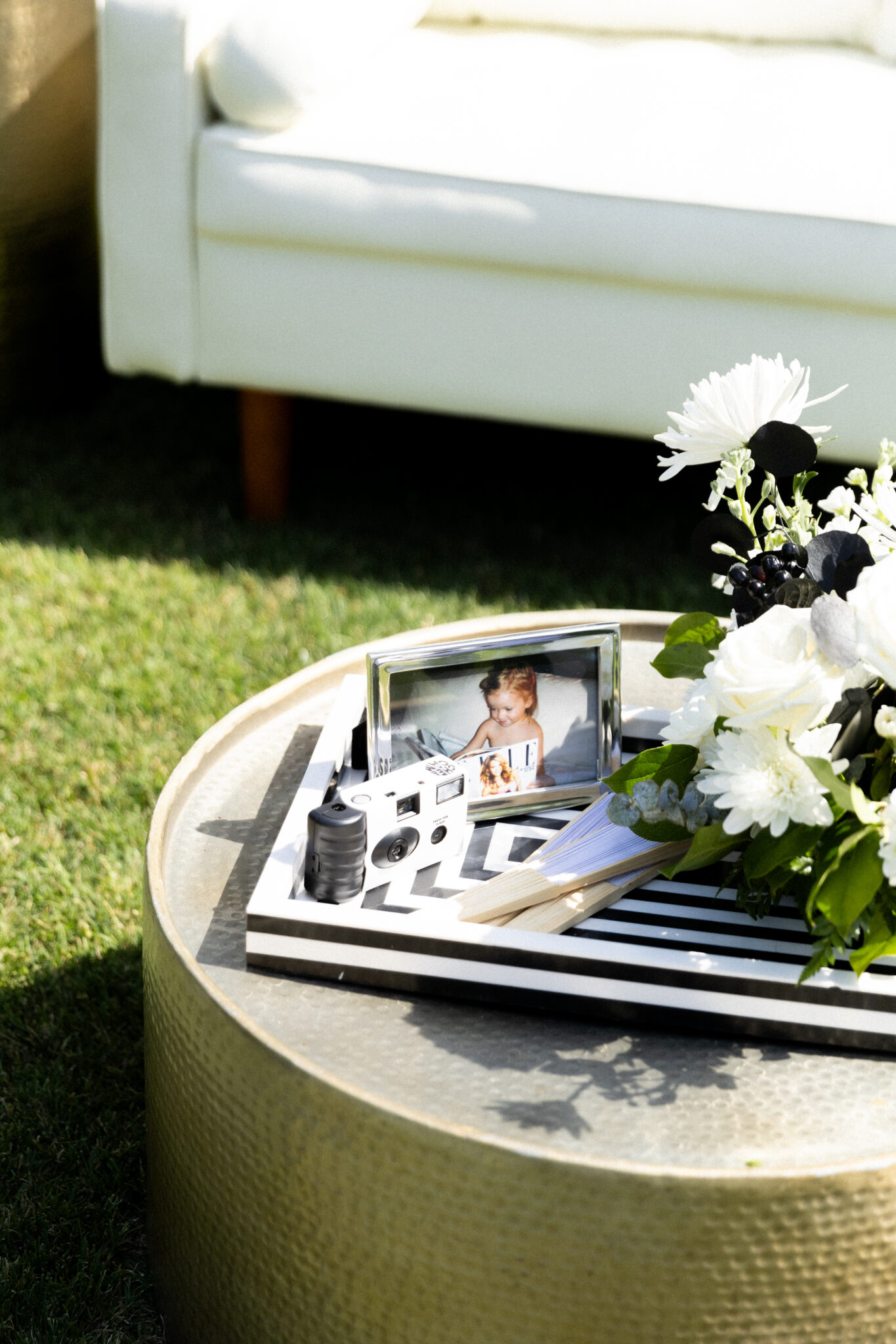 Black and White Bridgerton Inspired Graduation Party | easyylivin.com