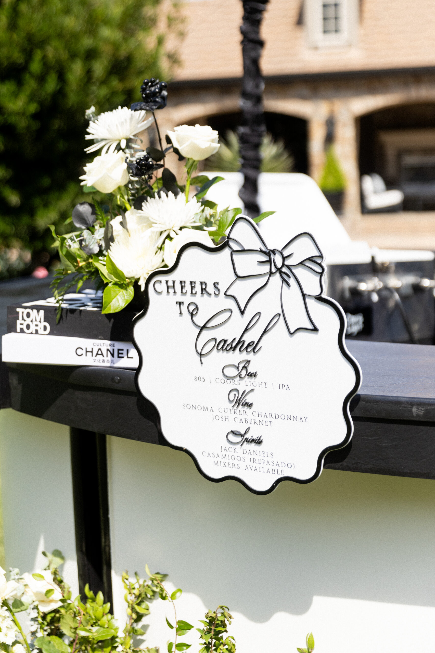 Black and White Bridgerton Inspired Graduation Party | easyylivin.com
