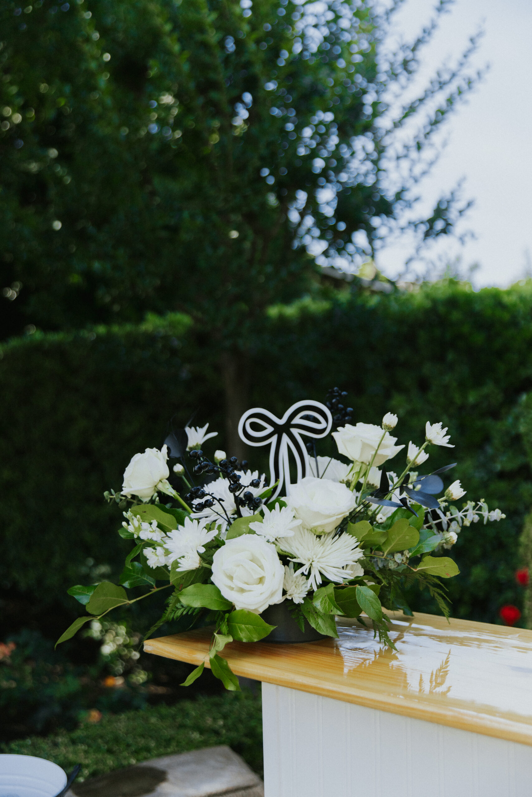 Black and White Bridgerton Inspired Graduation Party | easyylivin.com