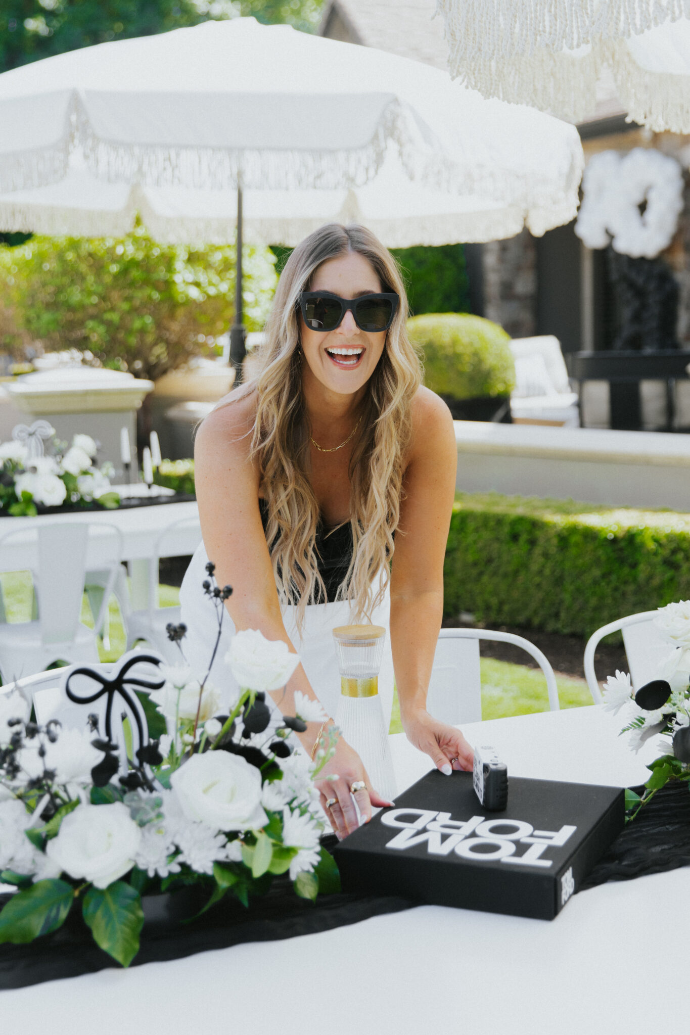 Black and White Bridgerton Inspired Graduation Party | easyylivin.com